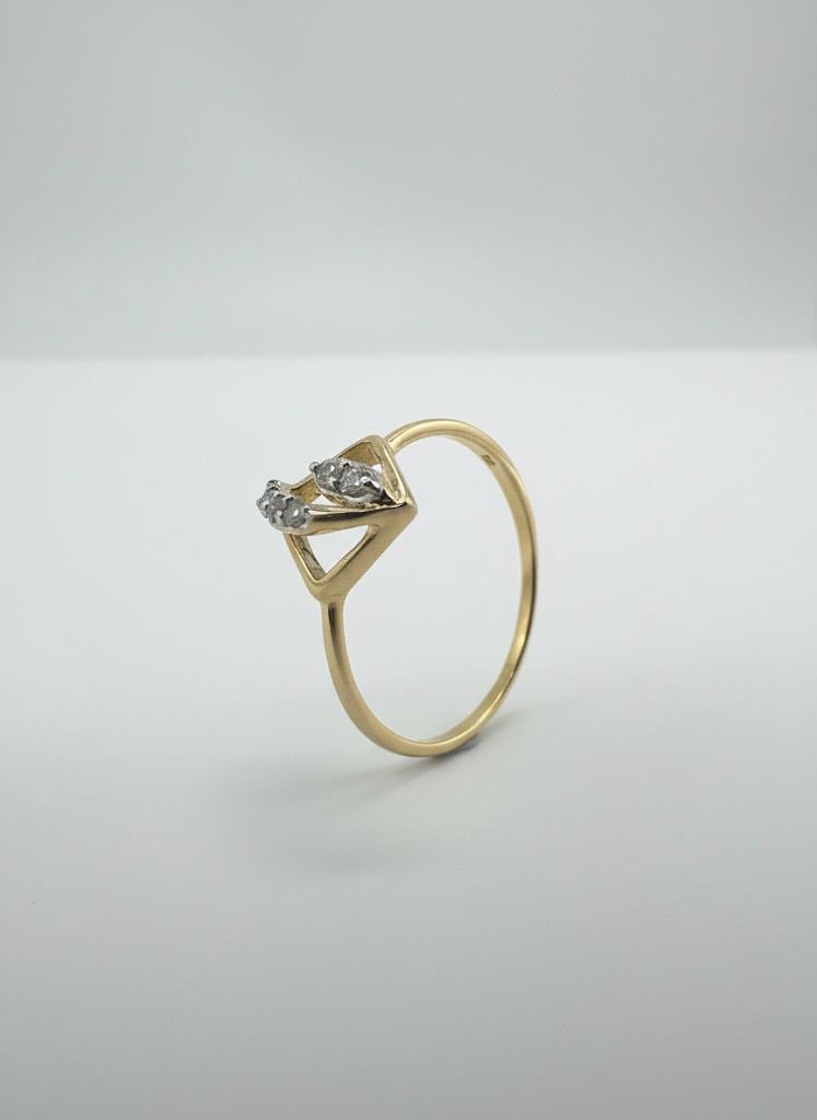 The Rhombus Dual-Tone Diamond Ring – alamalhayat.com